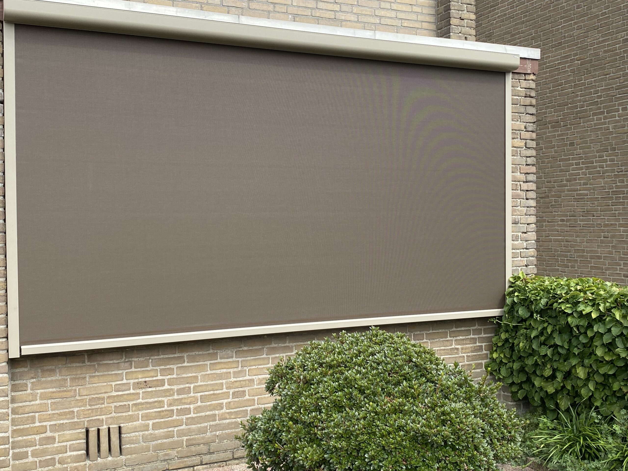 SC800 Zip Screen Mw. Van de Sommen - ZON VISIE